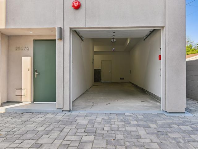 4 BR, 1 BA Apartment 2602 South Orange Drive Unit 2523, Los Angeles, CA 90016