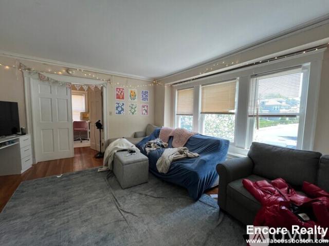 4 BR, 1 BA Apartment 289 Foster St, Unit 1, Boston, MA 02135