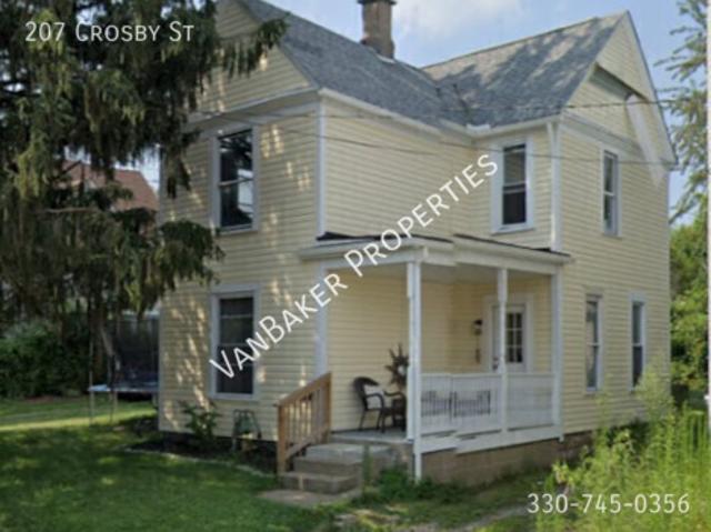 4 BR, 1 BA Apartment 207 Crosby St, Akron, OH 44303