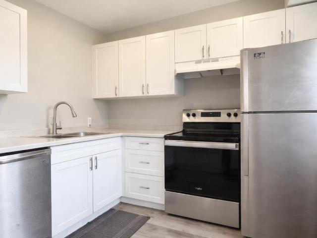 4 BR, 1 BA Apartment 2053 Lanark Ct, Sarnia, ON N7S 4E2
