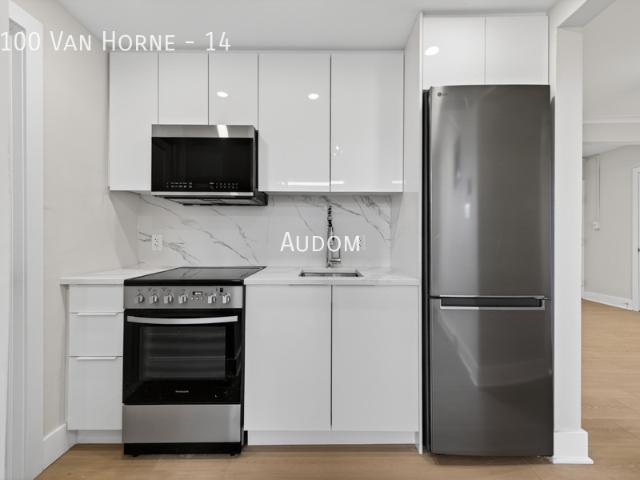 4 BR, 1 BA Apartment 2100 Van Horne, MontrÃ©al, QC H3S 1P1