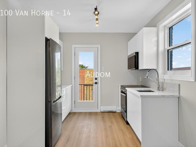 4 BR, 1 BA Apartment 2100 Van Horne, MontrÃ©al, QC H3S 1P1