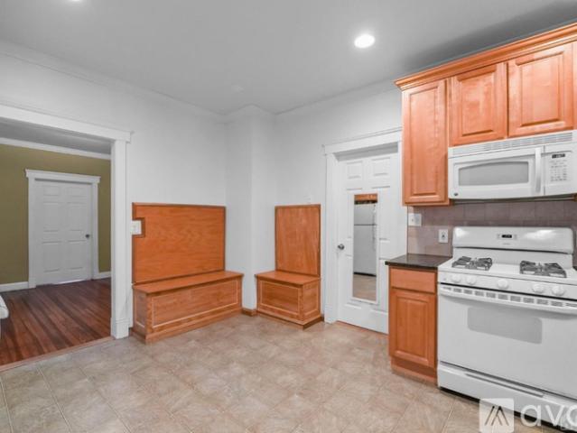4 BR, 1 BA Apartment 226 Hamilton Street, Unit 2, New Brunswick, NJ 08901