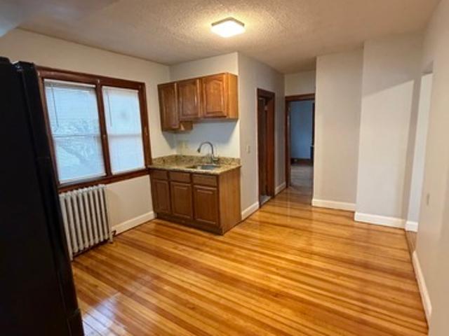 4 BR, 1 BA Apartment 23 Harbison Avenue, Unit 2, Hartford, CT 06106