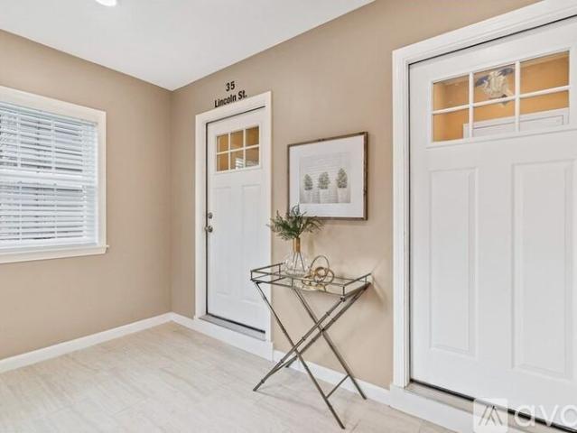 4 BR, 1 BA Apartment 35 Lincoln Street, Unit 2, North Andover, MA 01845