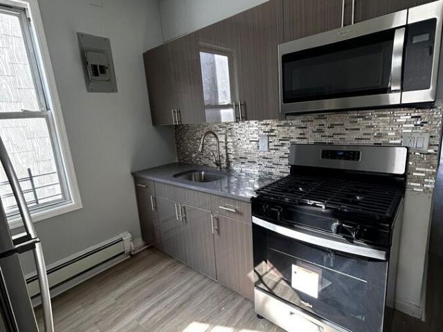 4 BR, 1 BA Apartment 32 Van Cortlandt Pk Ave, Yonkers, NY 10701