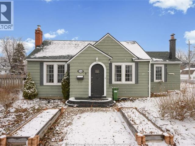 4 BR, 1 BA Apartment 3396 Woodward Blvd, Windsor, ON N8W 2Y6