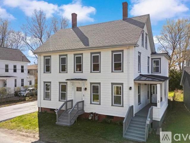 4 BR, 1 BA Apartment 3 5 Niles Street, Unit 5, Dover, NH 03820