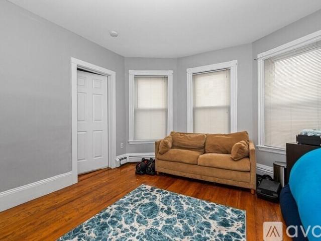 4 BR, 1 BA Apartment 44 Hillside St, Unit 1, Boston, MA 02120