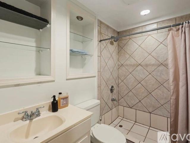 4 BR, 1 BA Apartment 47 Nano Street, Unit Large 4 bedroom 2 floors, Kahului, HI 96732
