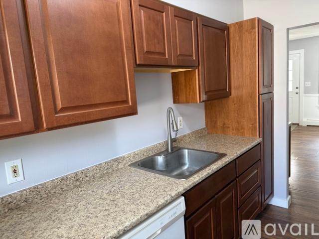4 BR, 1 BA Apartment 49 Merchants Avenue, Unit 2, Norwich, CT 06380