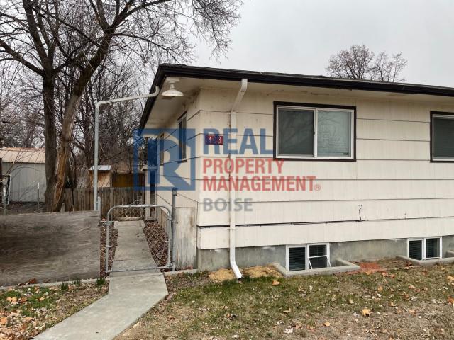4 BR, 1 BA Apartment 403 W Hazel St, Caldwell, ID 83605