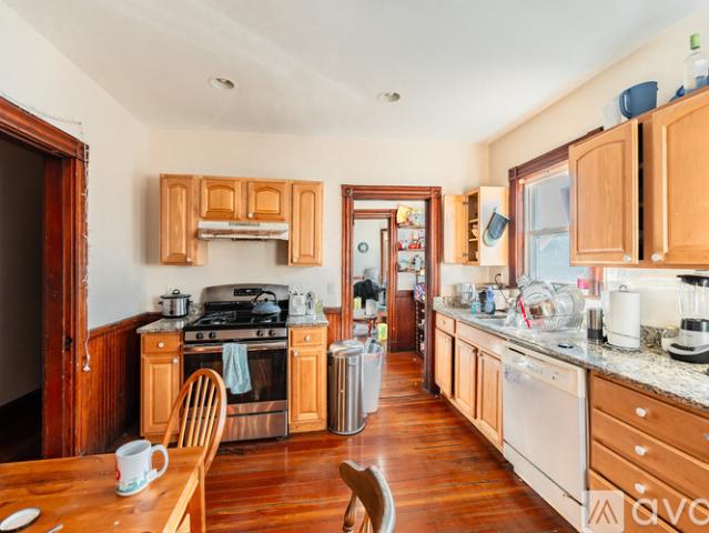 4 BR, 1 BA Apartment 40 Weld Hill St, Unit 3, Boston, MA 02130