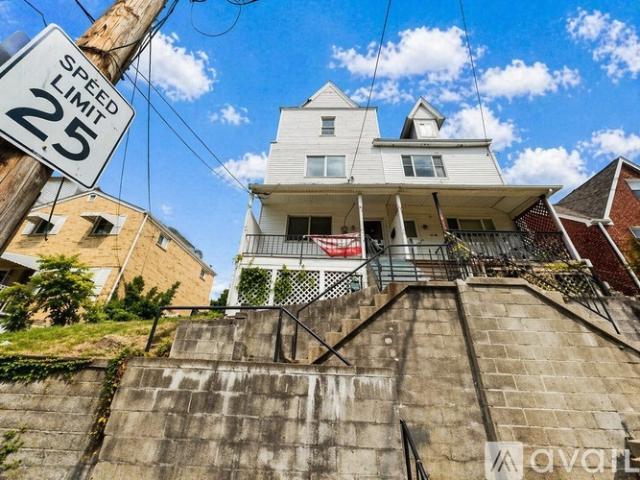 4 BR, 1 BA Apartment 4229 Haldane St, Pittsburgh, PA 15207