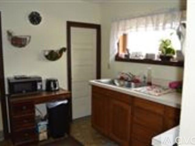 4 BR, 1 BA Apartment 433 Cedar Street, Unit 2, Sault Ste. Marie, MI 49783