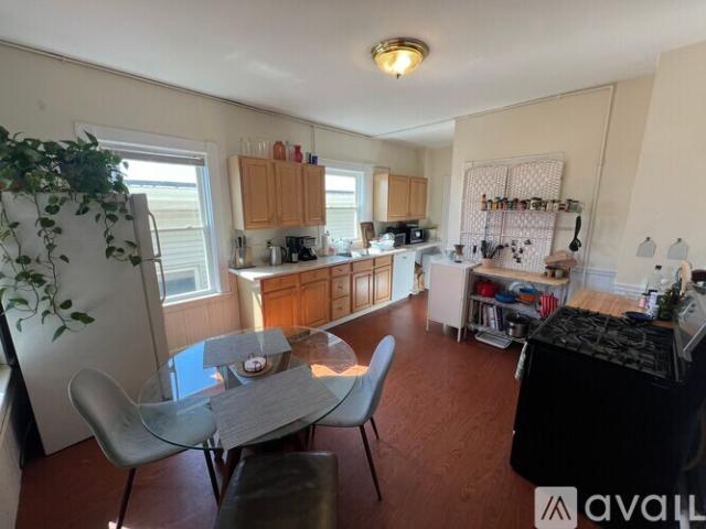 4 BR, 1 BA Apartment 51 Ibbetson St, Unit 3, Somerville, MA 02143
