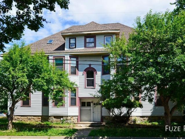 4 BR, 1 BA Apartment 61 Delos St W, St Paul, MN 55107
