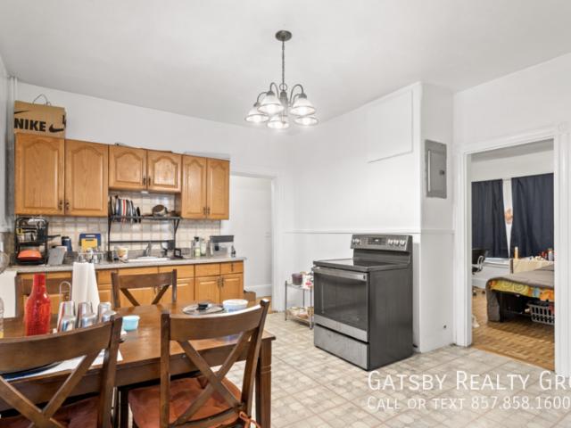 4 BR, 1 BA Apartment 76 Hillside St Boston, MA 02120