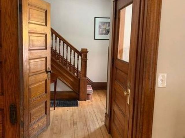 4 BR, 1 BA Apartment 739 E 27th St, Unit 739, Minneapolis, MN 55407