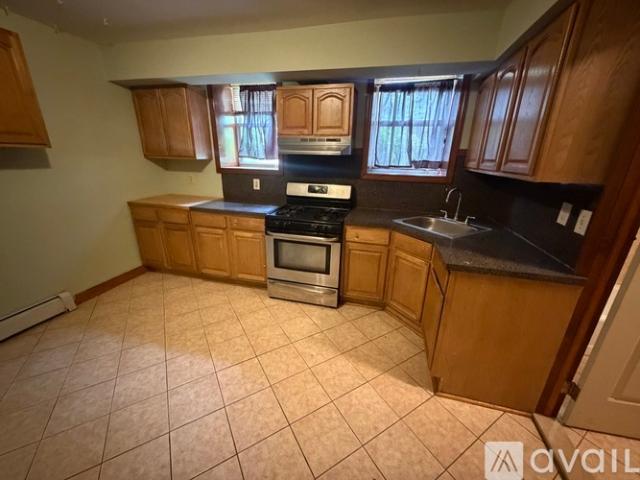 4 BR, 1 BA Apartment 880 John F Kennedy Blvd, Unit 108, Bayonne, NJ 07002