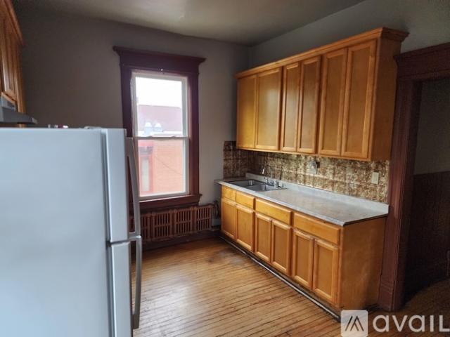 4 BR, 1 BA Apartment 958 North 35th Street, Unit Upper, Milwaukee, WI 53208