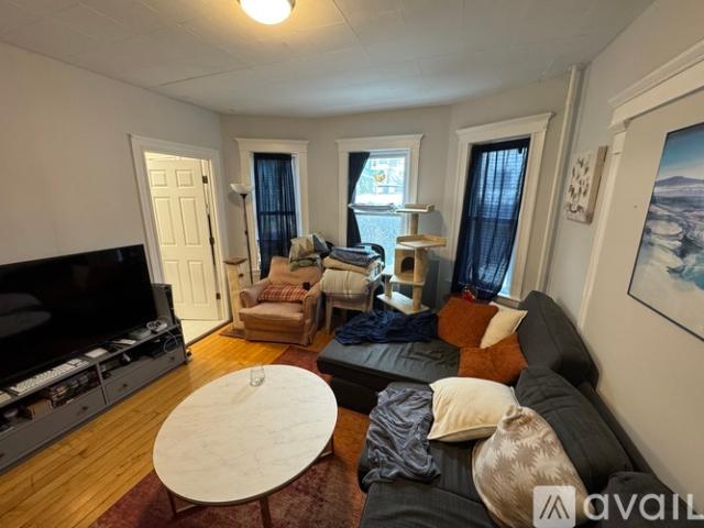 4 BR, 2.4 BA Apartment 11 Burnham St, Unit 1, Somerville, MA 02144
