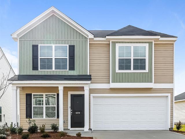 4 BR, 2.5 BA Apartment 1056 Castlen Court Unit 10, Spartanburg, SC 29303