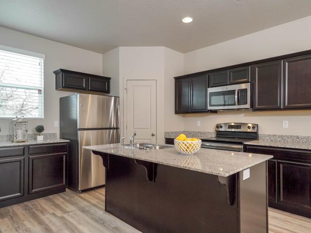 4 BR, 2.5 BA Apartment 100 N Cross St Unit 02, Layton, UT 84041