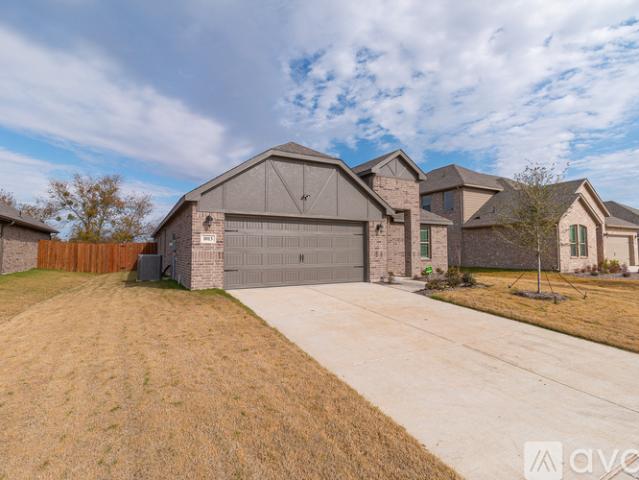 4 BR, 2.5 BA Apartment 1013 Verde Vly Ln, Crowley, TX 76036