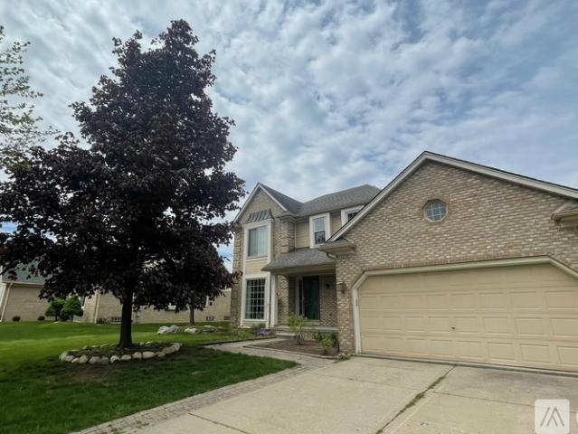 4 BR, 2.5 BA Apartment 1027 Congress Drive, Troy, MI 48085
