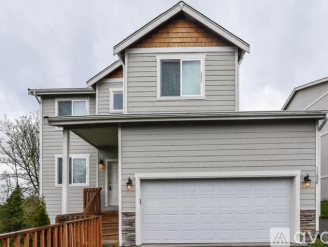 4 BR, 2.5 BA Apartment 11607 26th Ave S, Burien, WA 98168