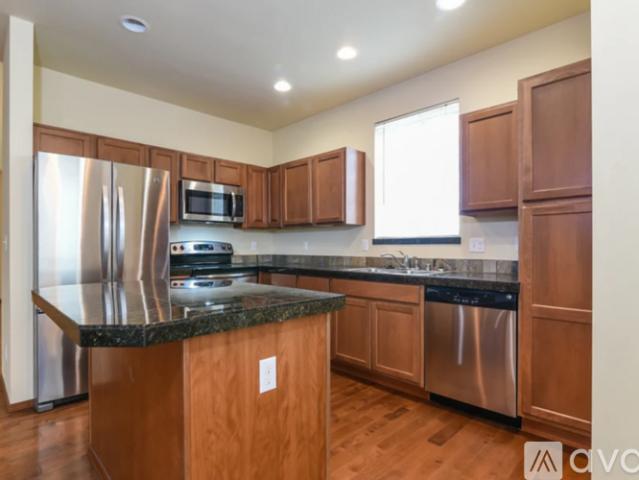 4 BR, 2.5 BA Apartment 11607 26th Ave S, Burien, WA 98168
