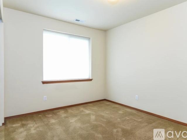 3 BR, 2 BA Apartment 10646 Sewell Cir, Dallas, TX 75253