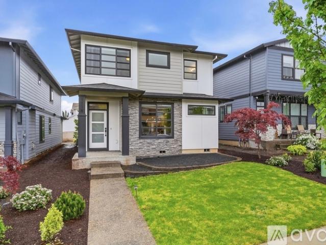 4 BR, 2.5 BA Apartment 1118 Southwest Dottie Court, Troutdale, OR 97060
