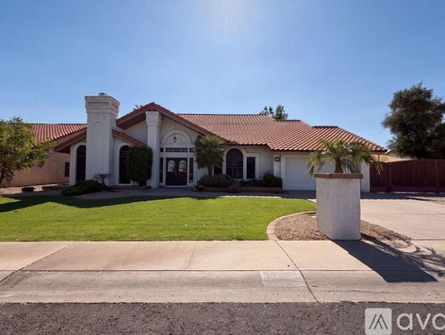 4 BR, 2.5 BA Apartment 13817 N 50th St, Scottsdale, AZ 85254