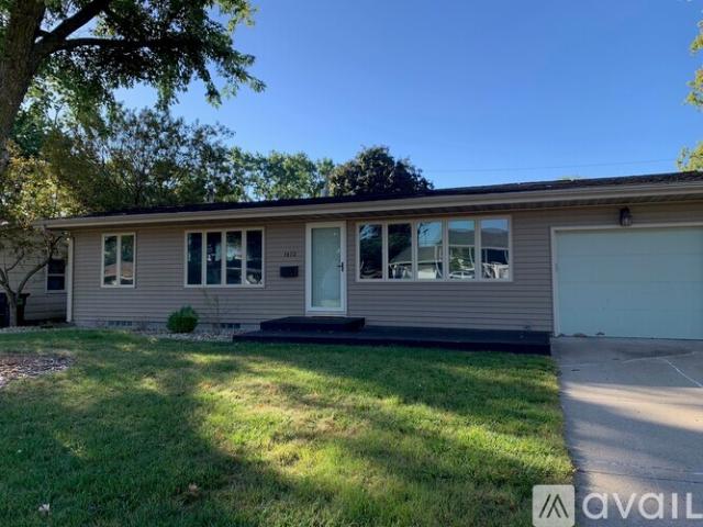 4 BR, 2.5 BA Apartment 1412 Johnson Street, Ames, IA 50010
