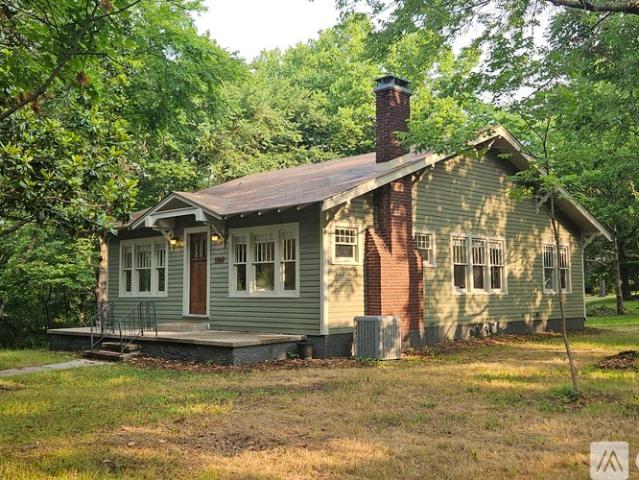 4 BR, 2.5 BA Apartment 1506 Cleveland Street, Fayetteville, AR 72701