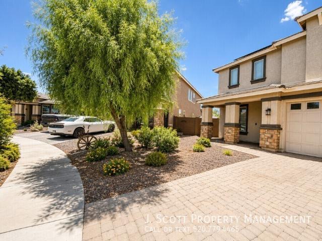 4 BR, 2.5 BA Apartment 18688 W Mescal St, Surprise, AZ 85388