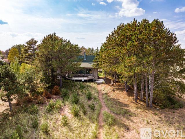 4 BR, 2.5 BA Apartment 1802 Minnesota Ave Furnished 4 BR On Lake Superior, Duluth, MN 55802