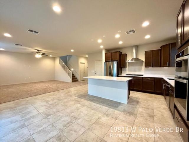 4 BR, 2.5 BA Apartment 19813 W Palo Verde Dr, Litchfield Park, AZ 85340