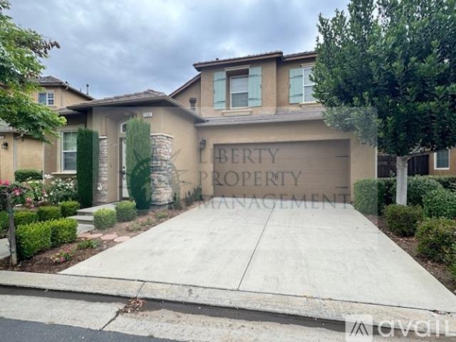 4 BR, 2.5 BA Apartment 1982 N Todd Hedrick Ln, Clovis, CA 93619