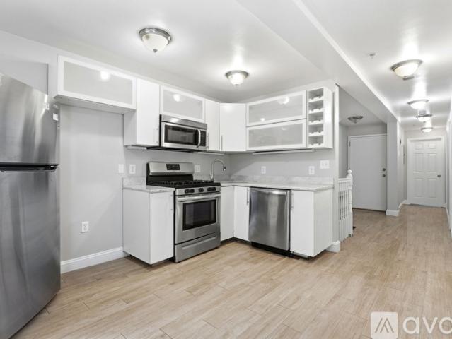 4 BR, 2.5 BA Apartment 191 Everett St, Unit 1, Boston, MA 02128