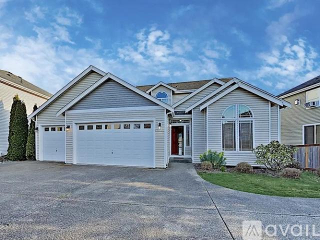 4 BR, 2.5 BA Apartment 20624 74th Ave E, Spanaway, WA 98387