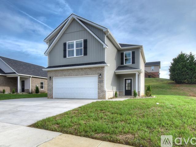 4 BR, 2.5 BA Apartment 209 University Pkwy, Johnson City, TN 37604
