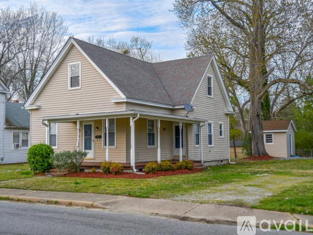 4 BR, 2.5 BA Apartment 216 Cary Street, Smithfield, VA 23430
