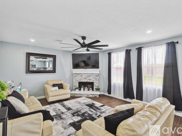 4 BR, 2.5 BA Apartment 2136 Dayton Ln, Grand Prairie, TX 75052