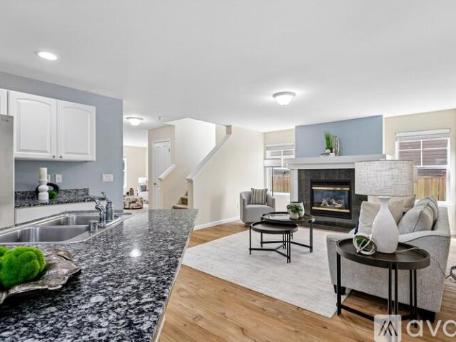 4 BR, 2.5 BA Apartment 22754 Northeast 94th Way, Redmond, WA 98053
