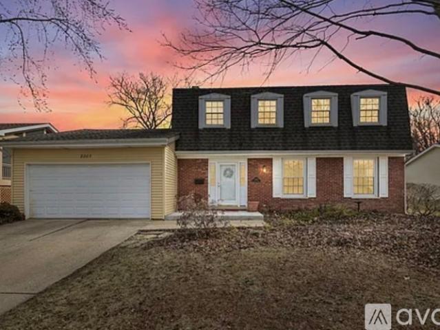 4 BR, 2.5 BA Apartment 2205 Bradford Drive, Wheaton, IL 60189