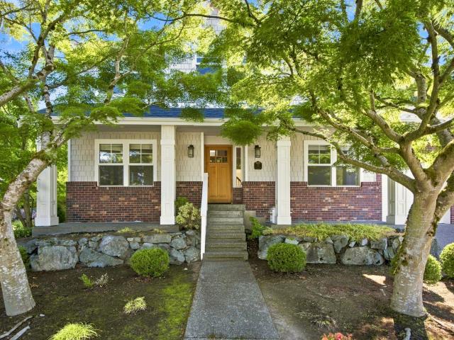4 BR, 2.5 BA Apartment 22 10th Pl S, Kirkland, WA 98033