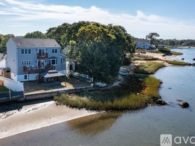 4 BR, 2.5 BA Apartment 22 Cove Street, Onset, MA 02532